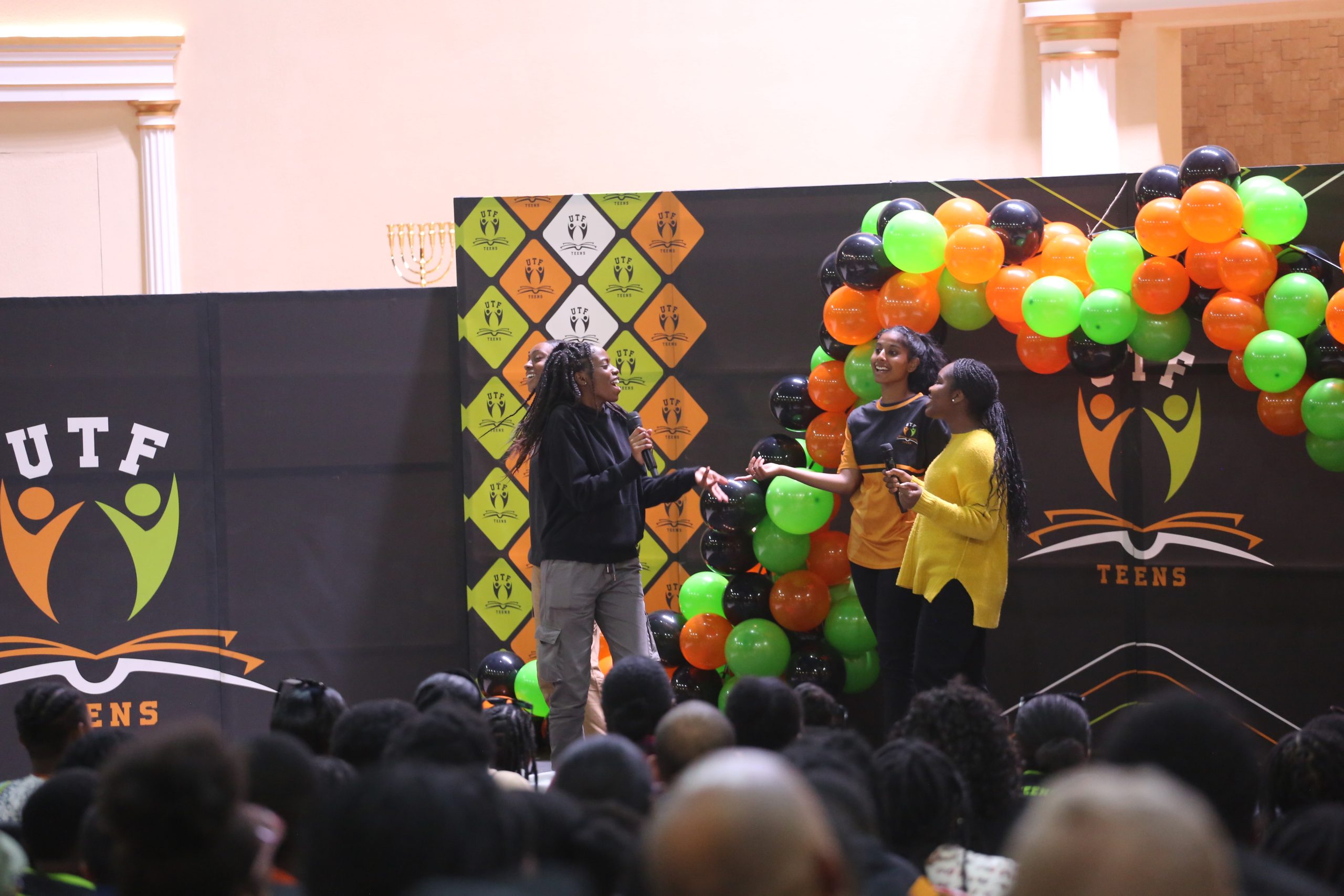 Día de graduación del UTF - UCKG Centro De Ayuda