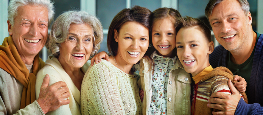 500 relatives from the same family gather together for family photo